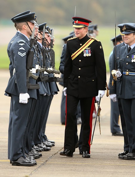 Royal Family Around the World: Prince Harry Presents No 26 Squadron RAF ...